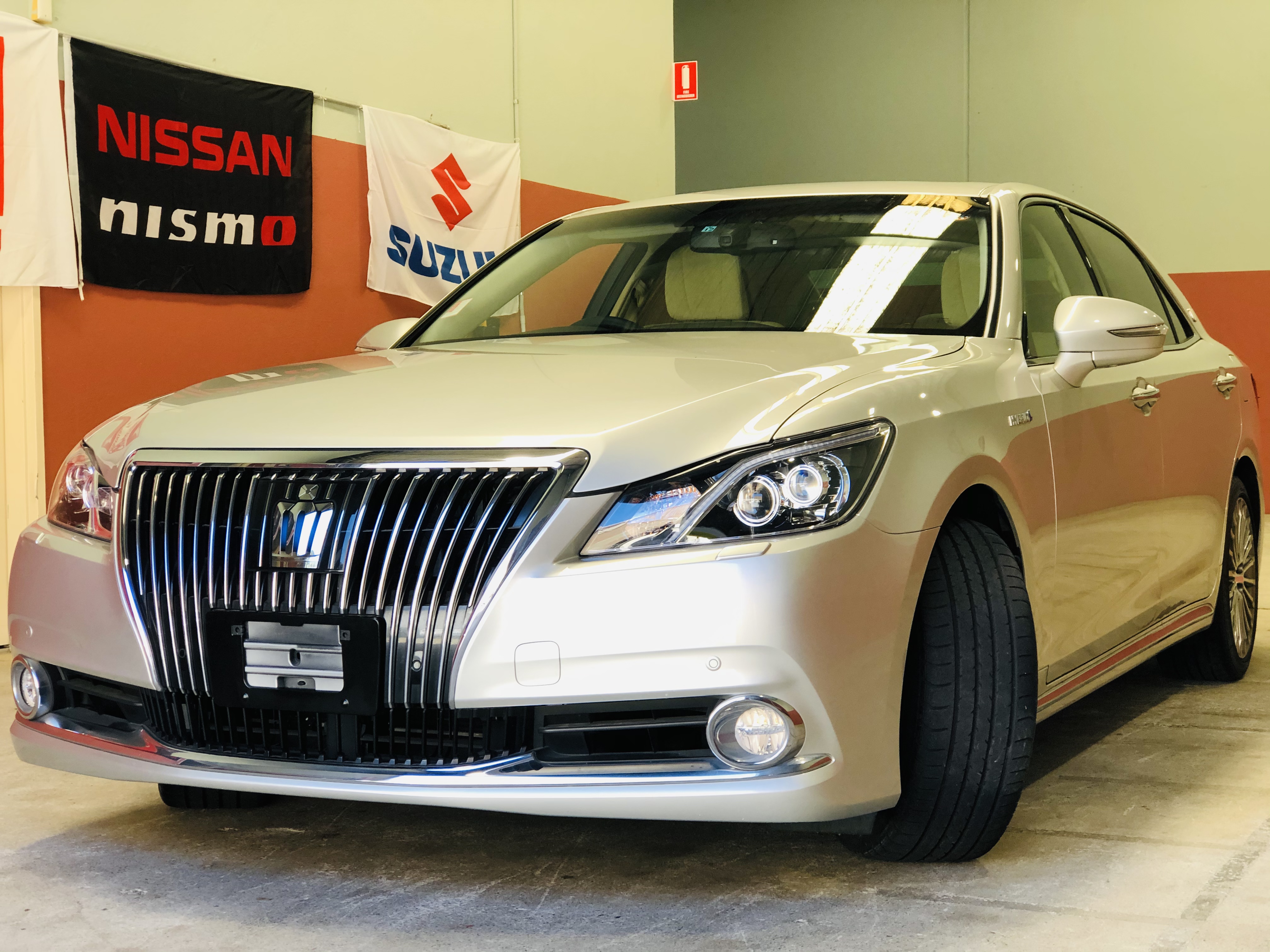 2013 TOYOTA CROWN HYBRID MAJESTA BASE - Lib Australia